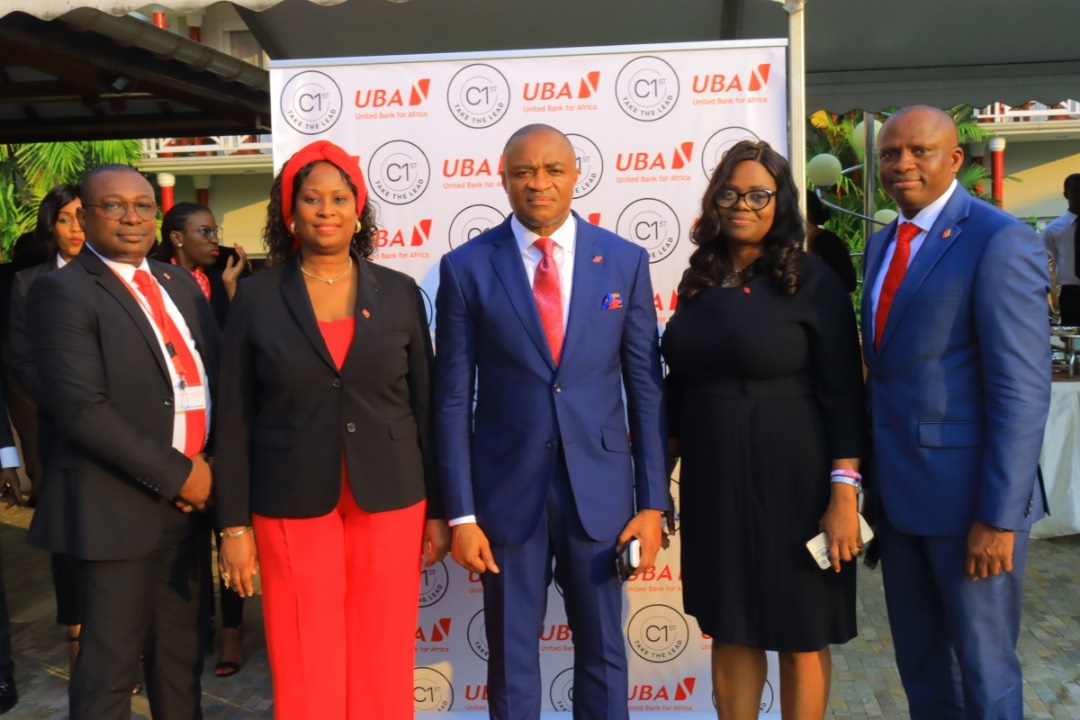 Le Directeur Général du Groupe UBA, Oliver Alawuba, en visite de ...